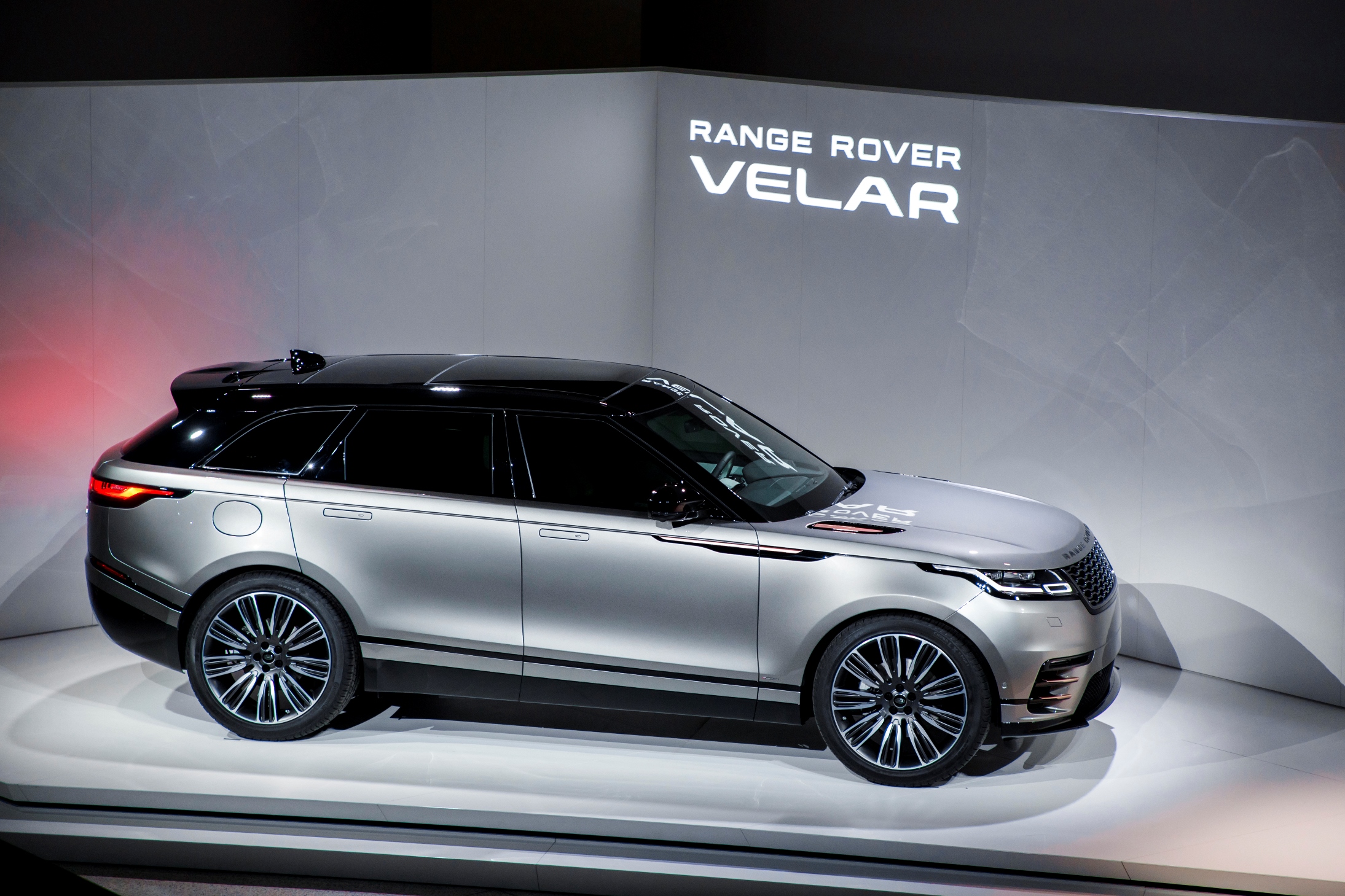 Novidade: Land Rover lança o modelo Range Rover Velar - Jornal Oficina ...