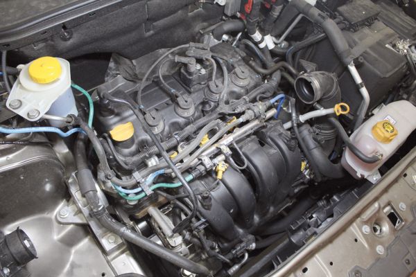 Fiat Palio Weekend Adventure 2015 com motor E-torQ Flex 1.8 16V de 132/ ...
