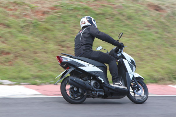 Ele está de volta! Conheça o Yamaha Neo 125, modelo de sucesso entre os ...