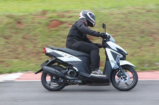 Ele está de volta! Conheça o Yamaha Neo 125, modelo de sucesso entre os ...